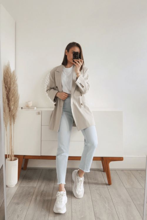 6 Minimalist Outfits That Show How Blue Jeans Are Meant To Be Worn ...