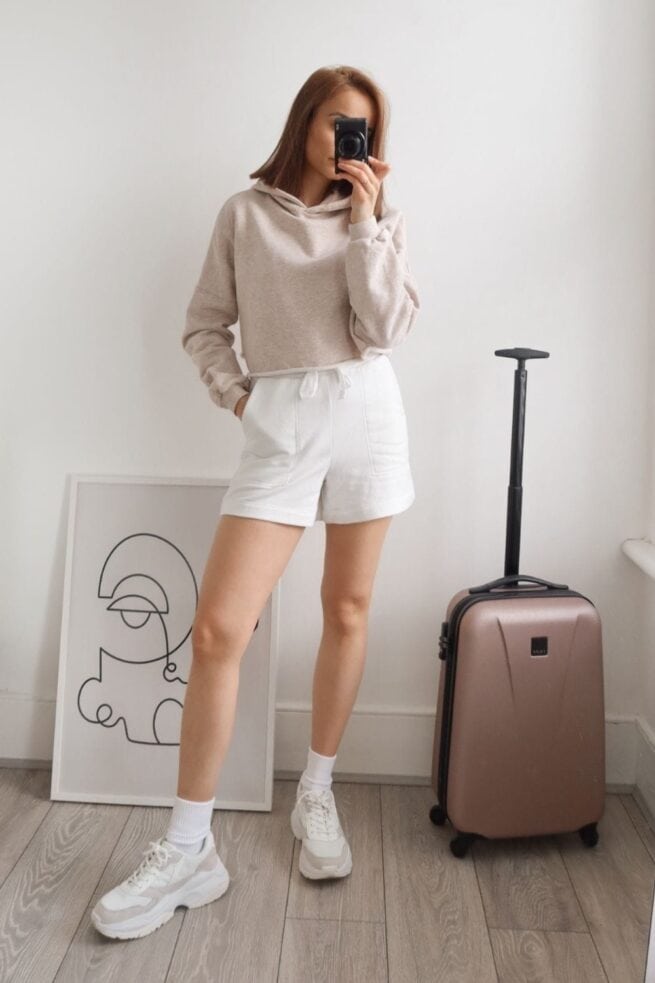 7 Easy To Recreate Travel Outfits To Get You Jet Setting In Style ...
