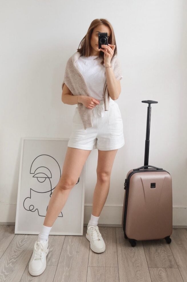 7 Easy To Recreate Travel Outfits To Get You Jet Setting In Style ...