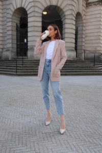 7 Effortlessly Chic Neutral Outfits You Must Copy This Spring
