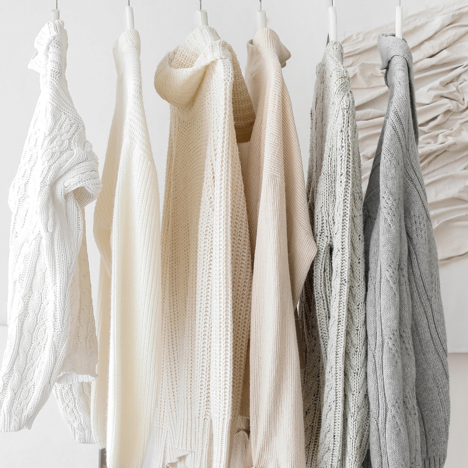 How To Create A Minimalist Wardrobe: The Ultimate Guide