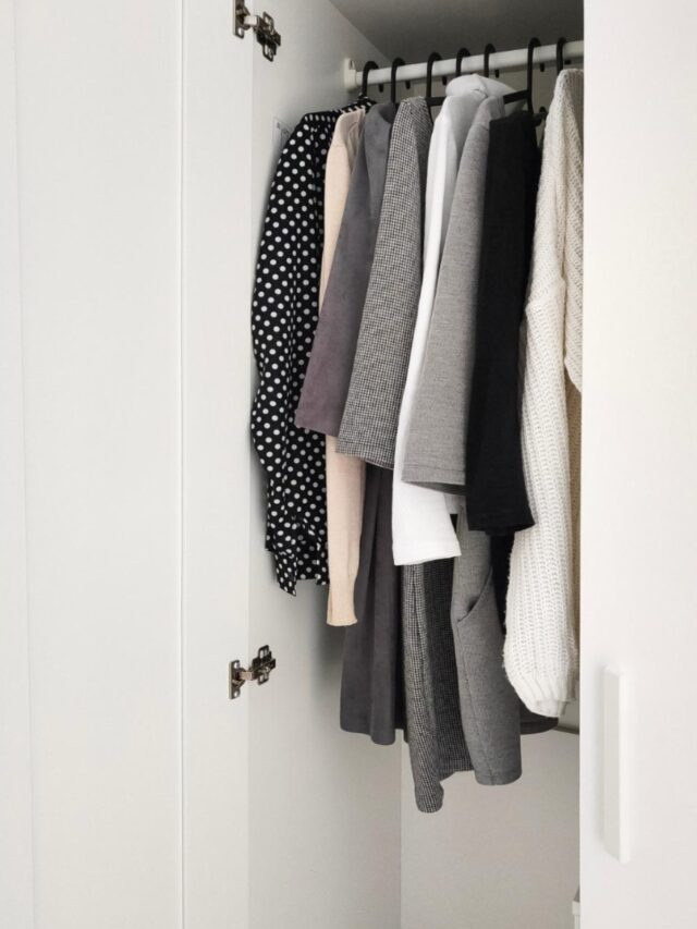 Work Capsule Wardrobe - How To Dress For The Office | Style by Savina