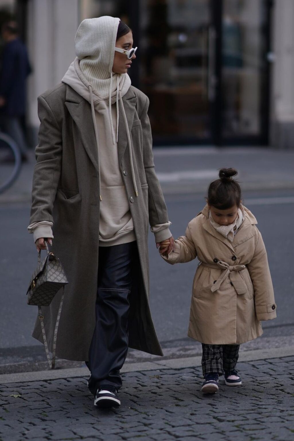 12 Chic Hoodie Outfits For Women For A Cool Stylish Look | Style by Savina